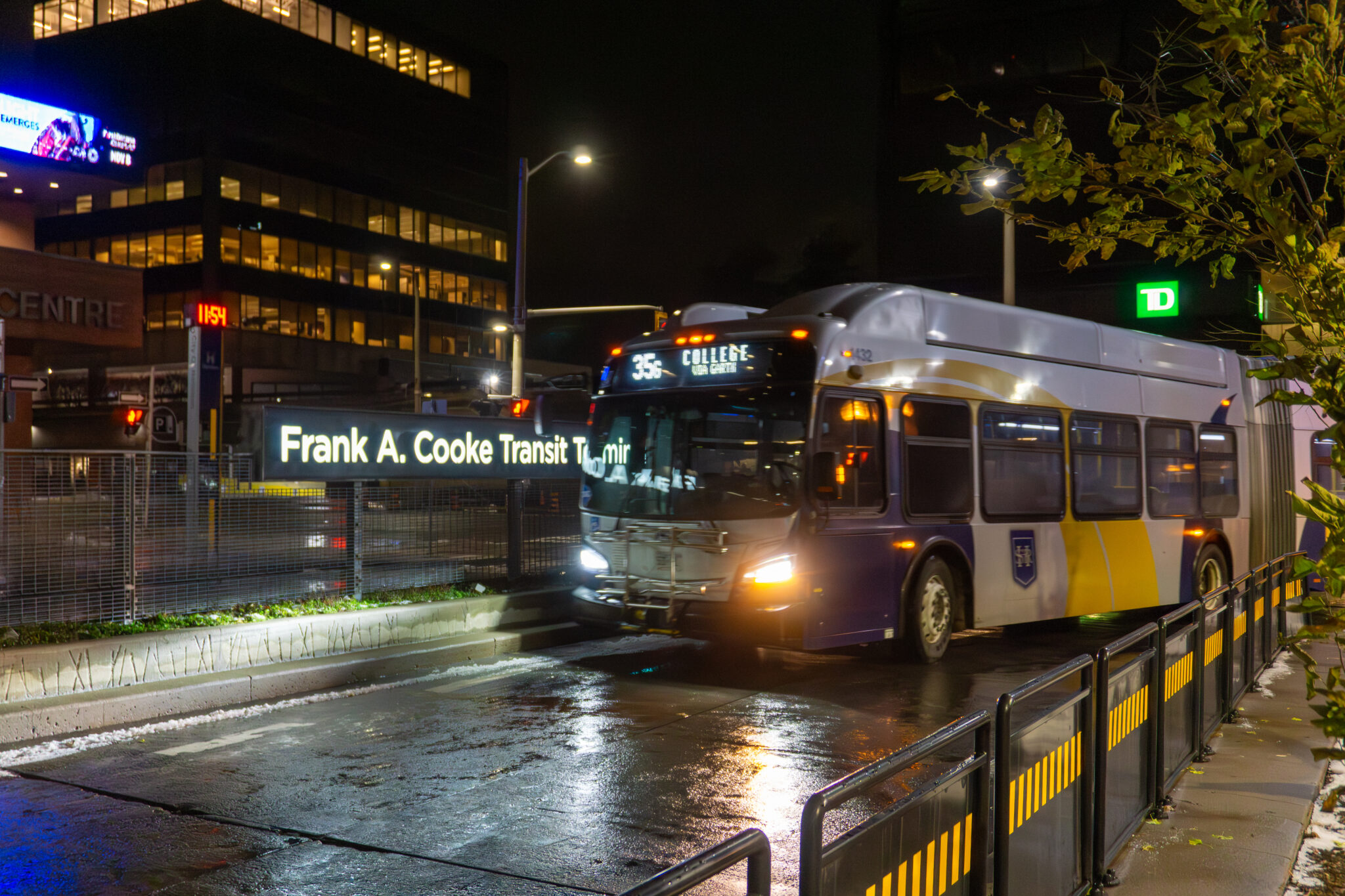 Minute-by-Minute with Dispatch Audio and Route Map: HSR Bus Stolen in ...